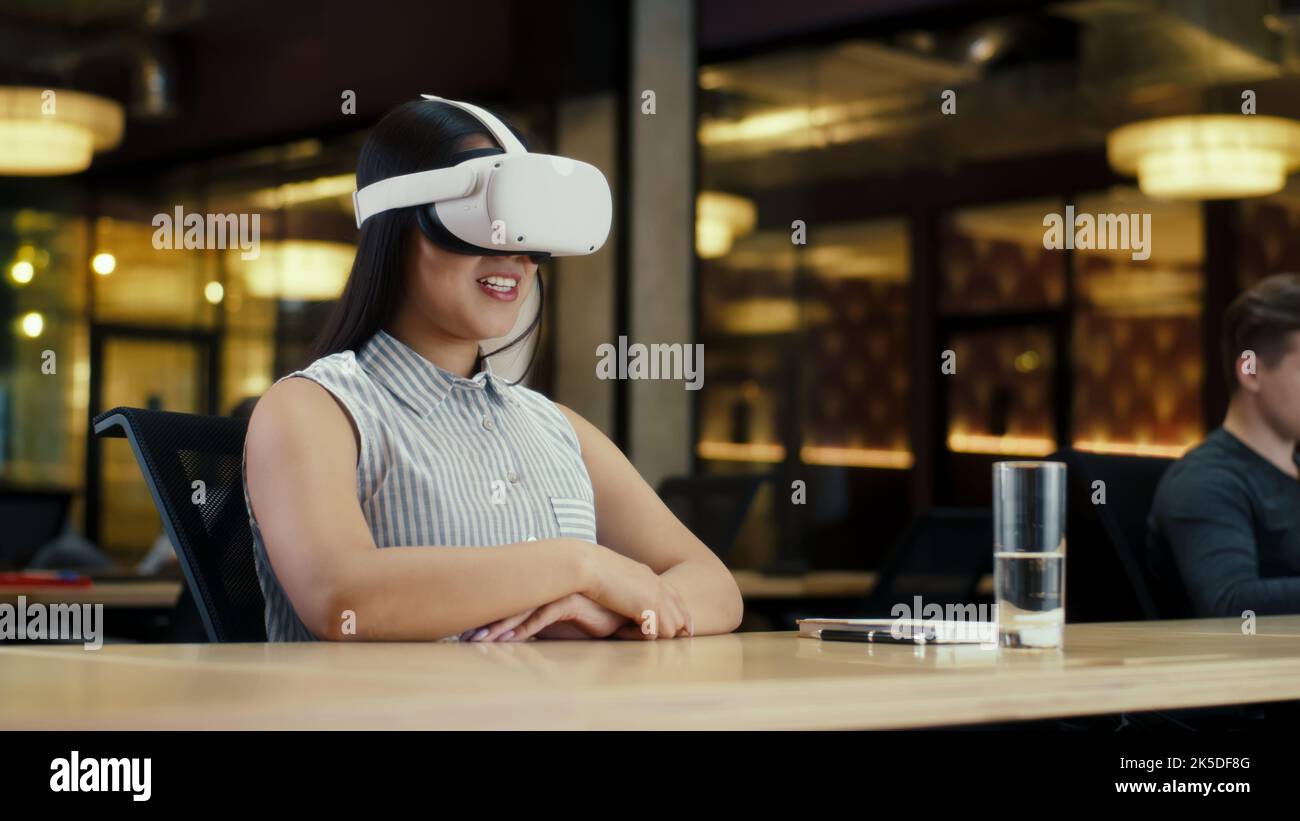 Business meeting woman speak hi-res stock photography and images - Alamy