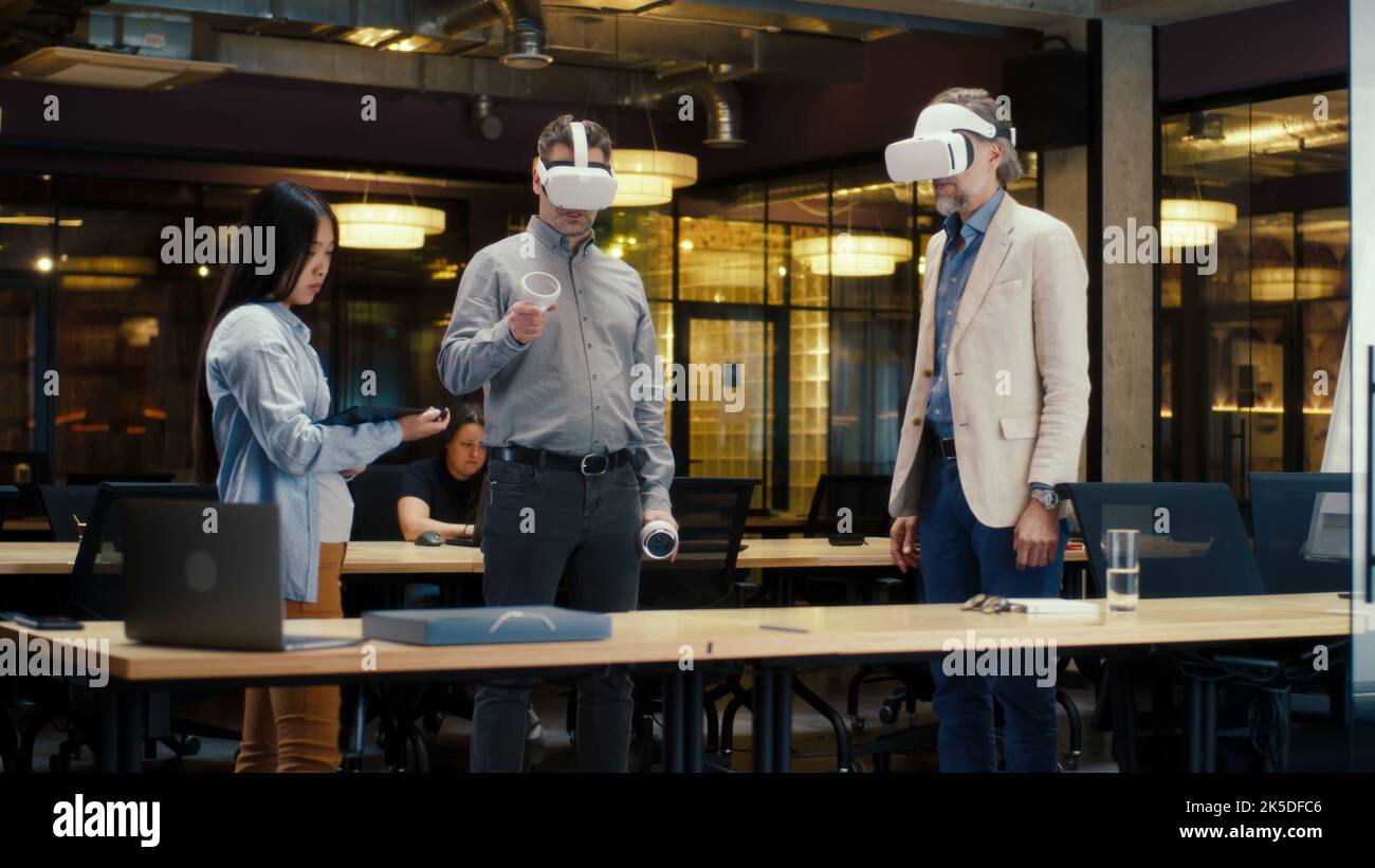 Using digital tablet vr goggles hi-res stock photography and images - Alamy