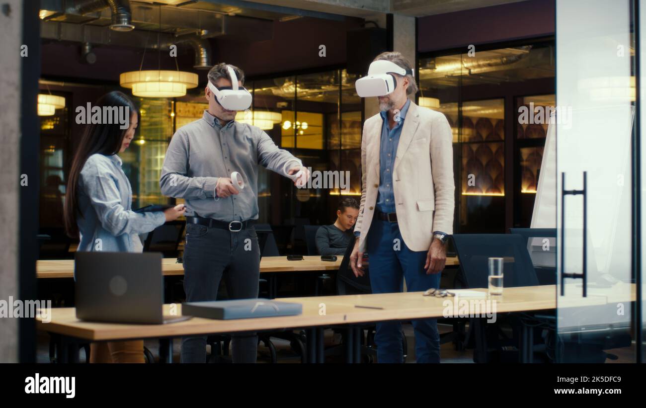 Hi tech workers hi-res stock photography and images - Alamy