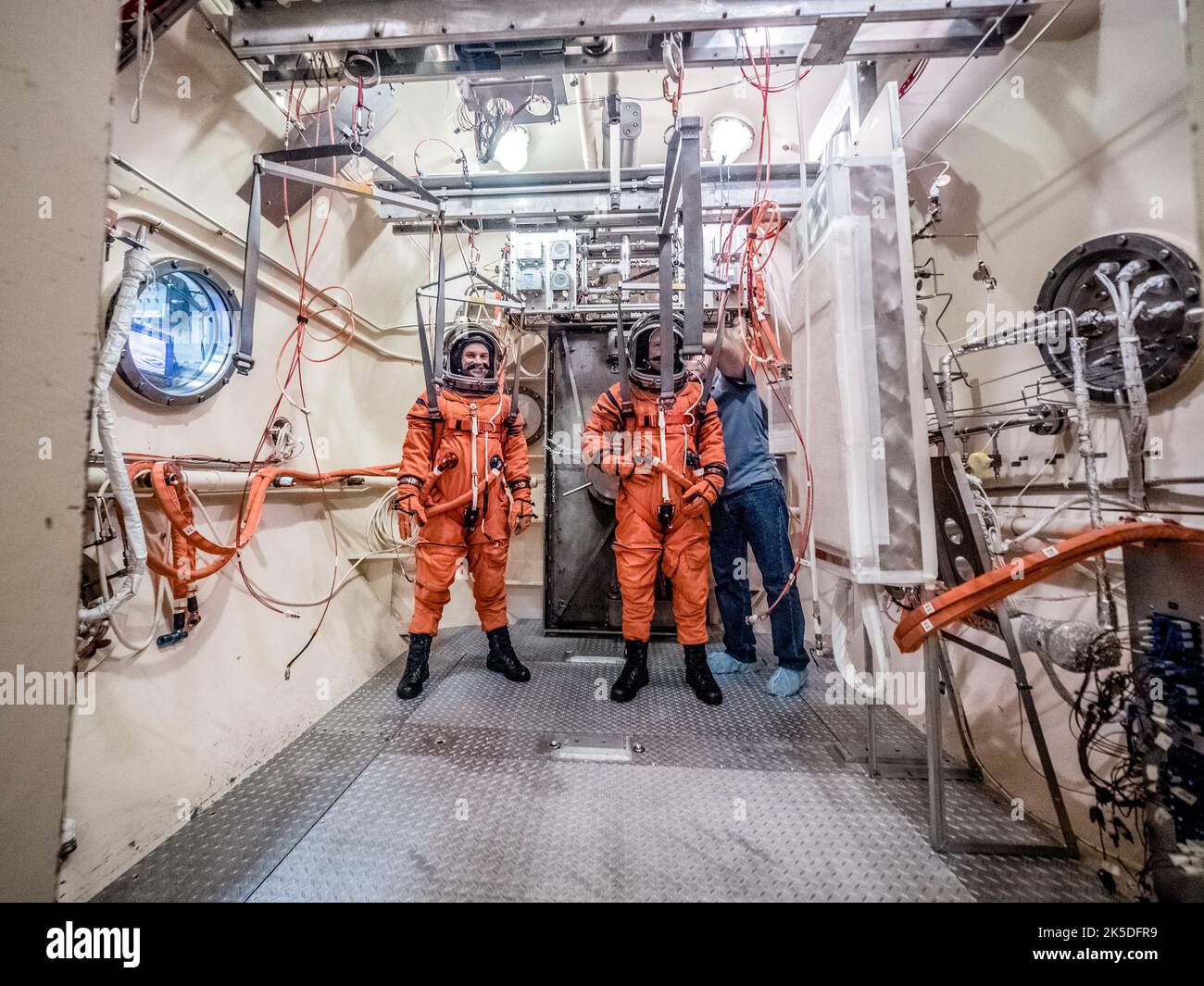 Thermal vacuum testing hi-res stock photography and images - Alamy