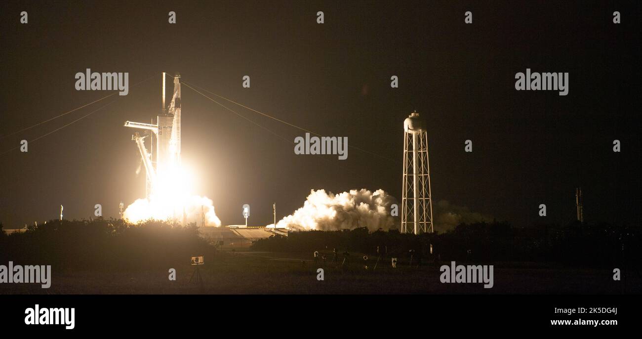 A SpaceX Falcon 9 rocket carrying the company's Crew Dragon spacecraft ...
