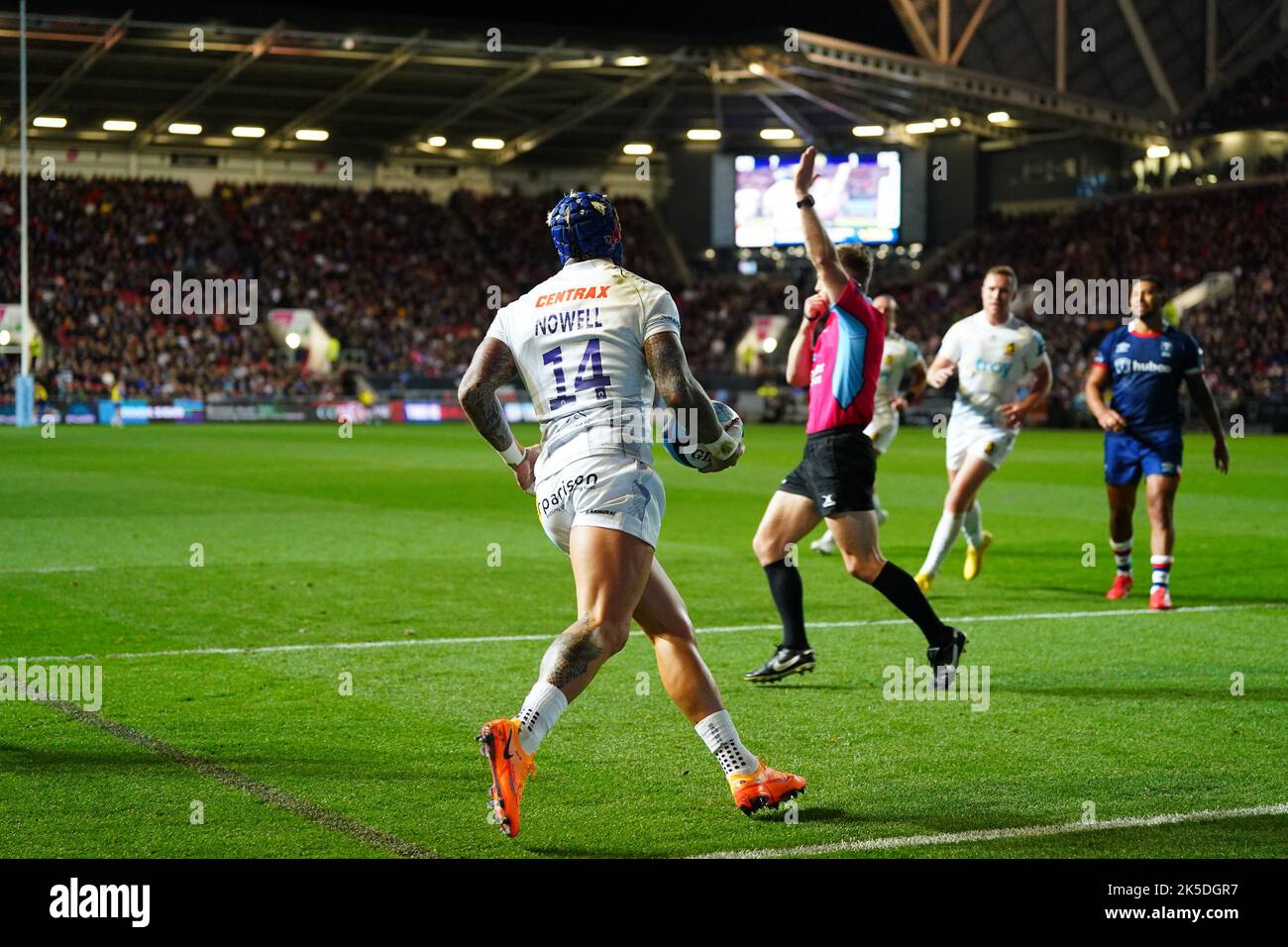 Jack Nowell of Exeter Chiefs scores The Chiefs's first try against The ...