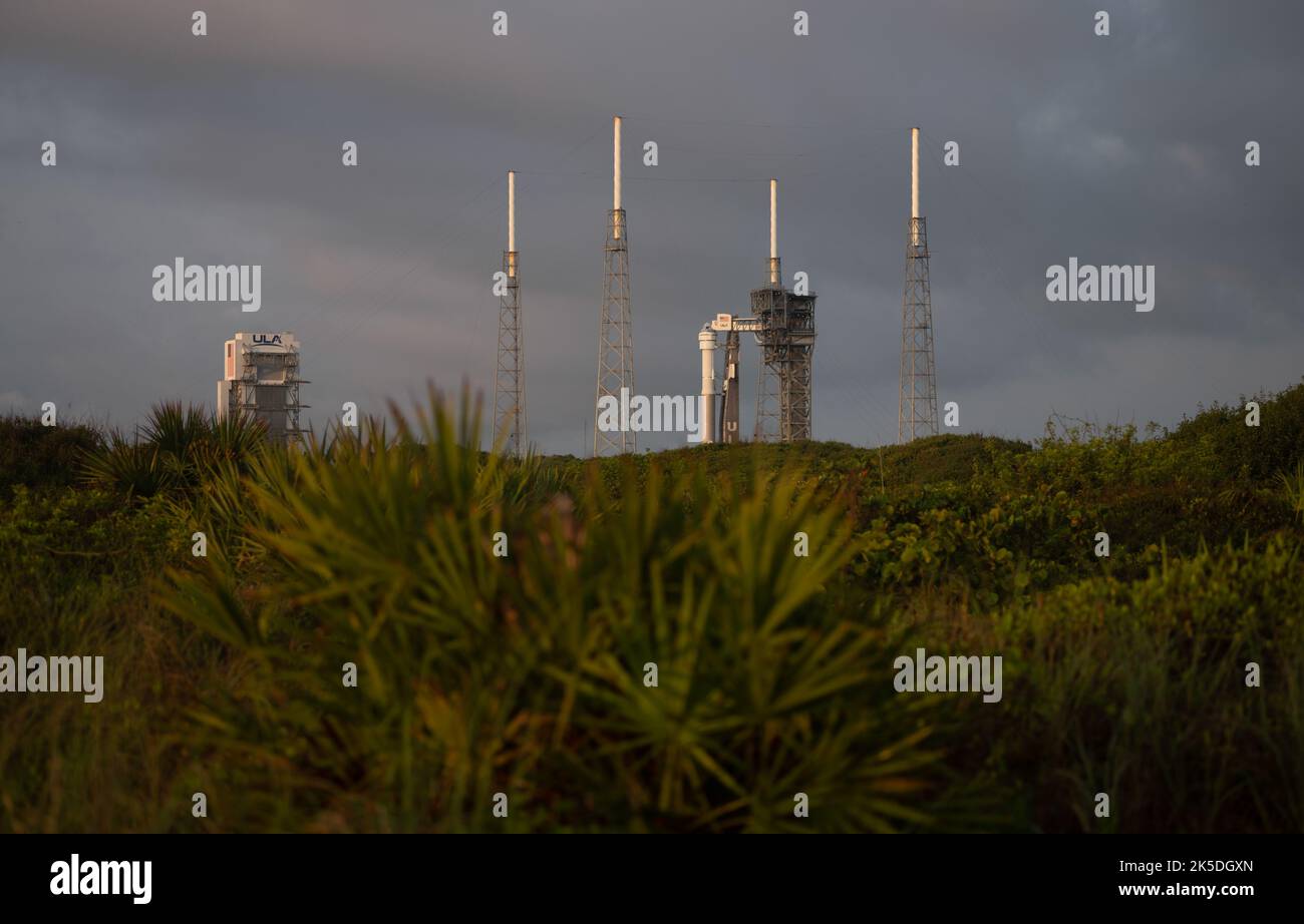 A United Launch Alliance Atlas V rocket with Boeing’s CST-100 Starliner ...