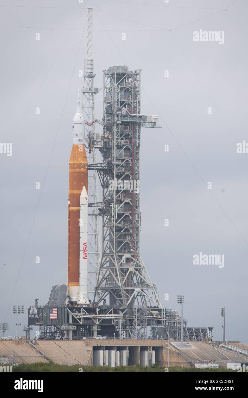 NASA’s Space Launch System (SLS) rocket with the Orion spacecraft ...