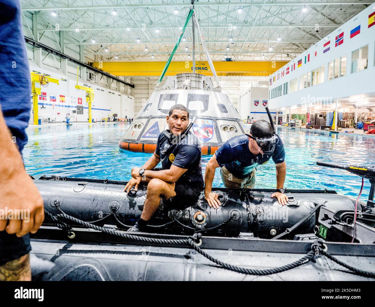 Rescue swimmers hi-res stock photography and images - Alamy