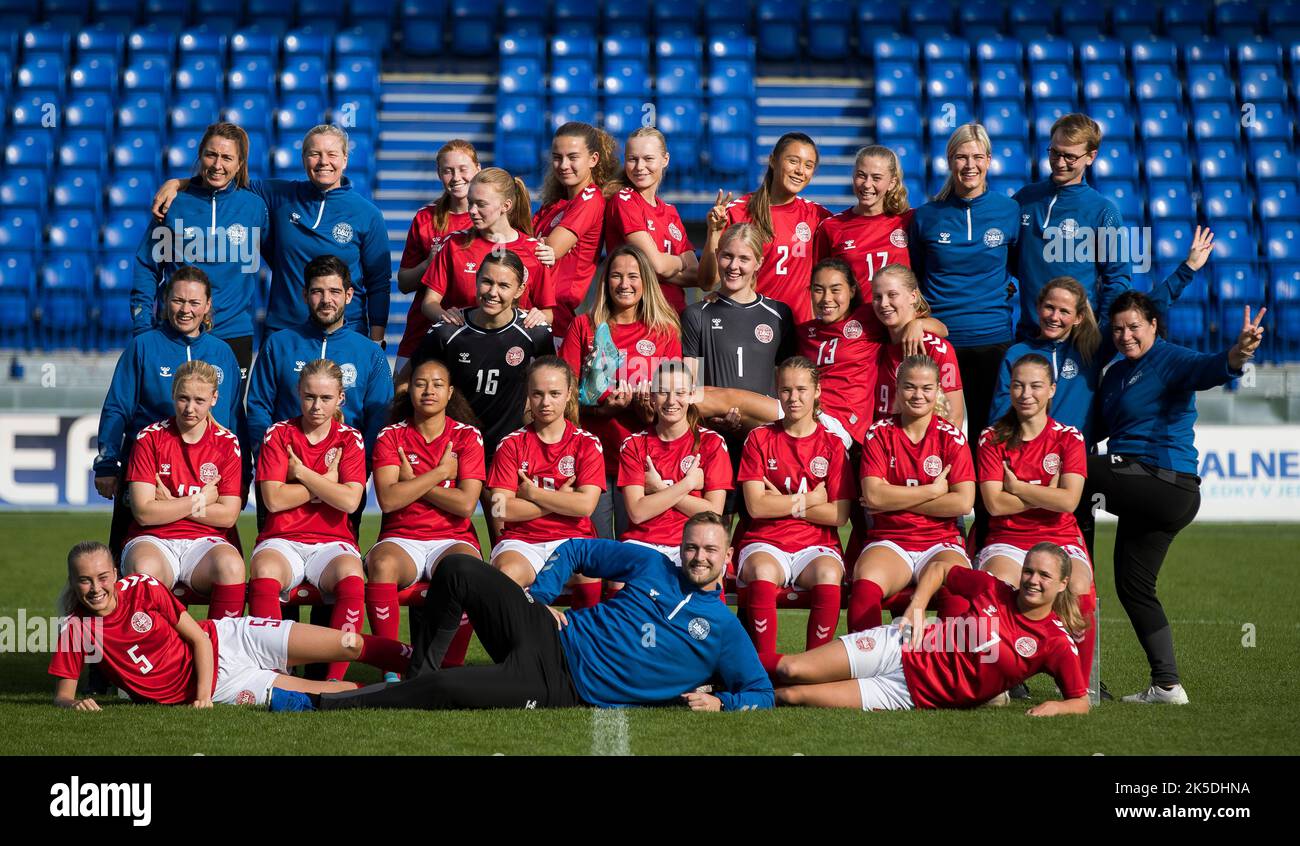 Poprad, Slovakia, 6th October 2022. The team of Denmark posing for the ...