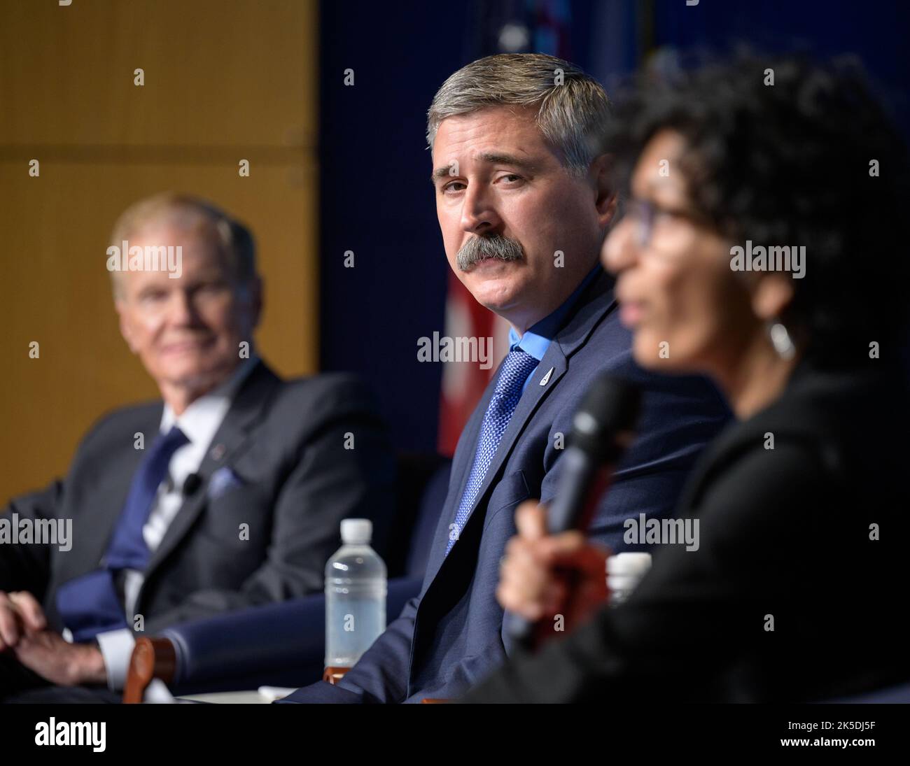 Mike sarafin hi-res stock photography and images - Alamy
