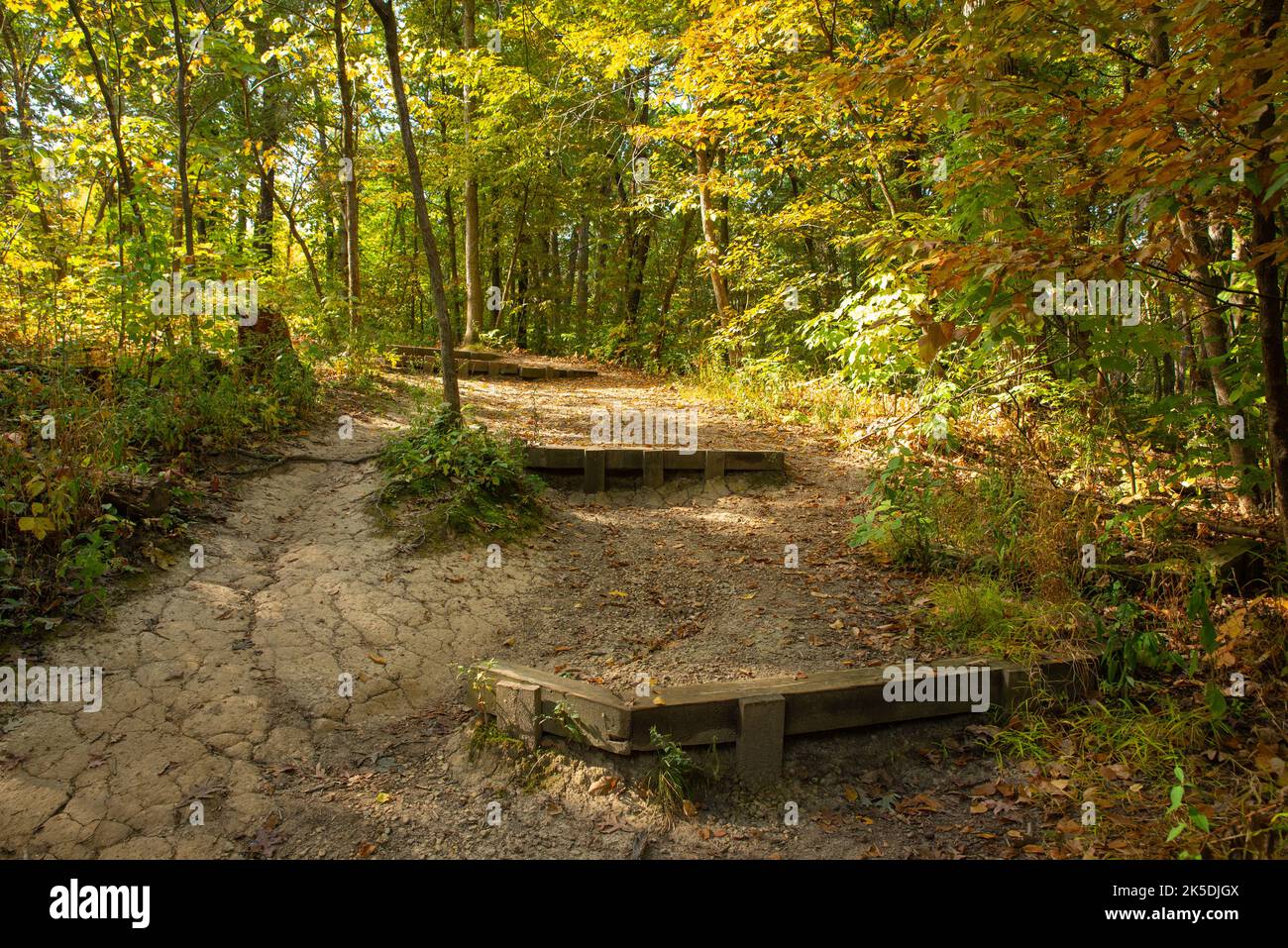 Hiking trail through Fall landscape at Starved Rock State Park ...