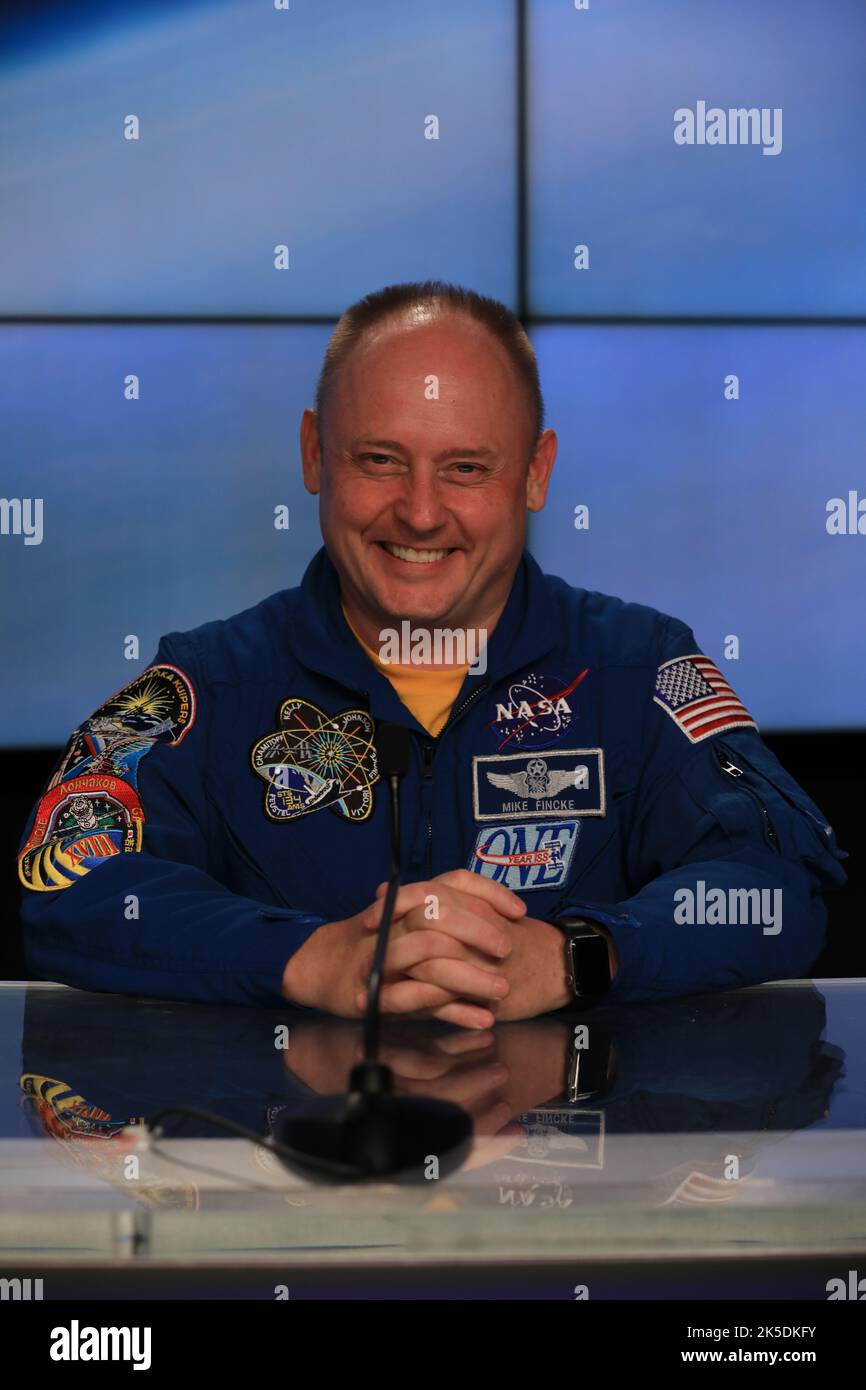 NASA astronaut Mike Fincke participates in the NASA Leadership Briefing ...