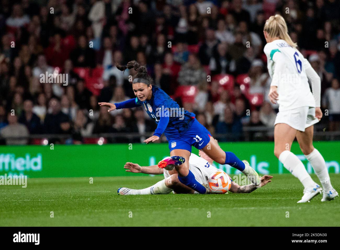 London, UK. 07th Oct, 2022. Sophia Smith (11 USA) is fouled by Millie ...