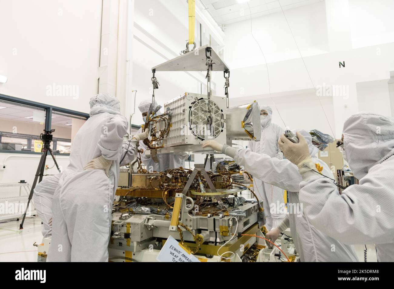 Engineers and technicians at NASA's Jet Propulsion Laboratory in ...