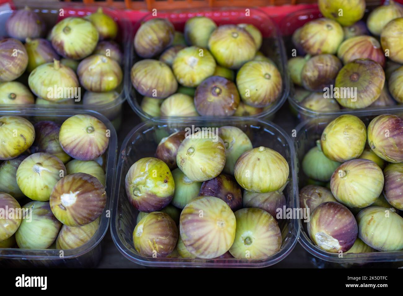 Boxes of figs hi-res stock photography and images - Alamy