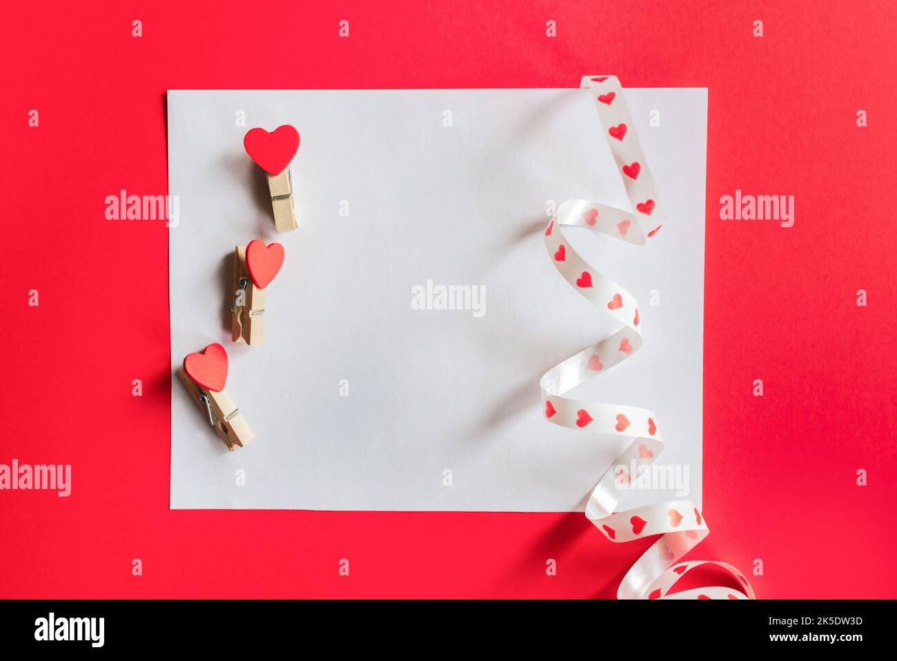 Blank greeting card with pins hearts on red and pink background. Mockup ...
