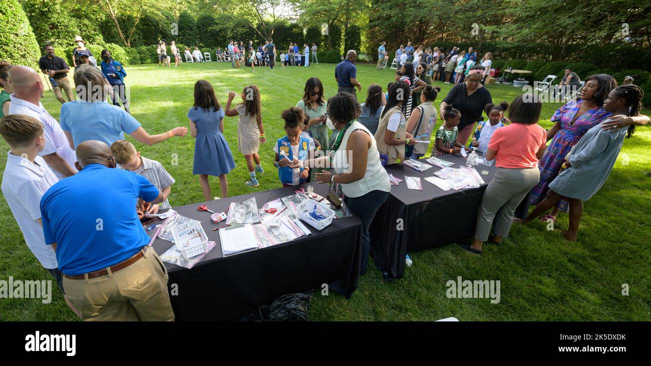 NASA astronauts and volunteers work hands-on STEM activities with ...