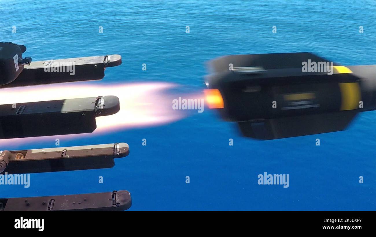 An MH-60S Sea Hawk assigned to the 'Island Knights' of Helicopter Sea ...