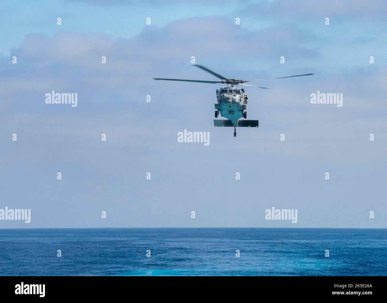 221006-N-XK462-1040 PACIFIC OCEAN (Oct. 6, 2022) An MH-60S Sea Hawk ...