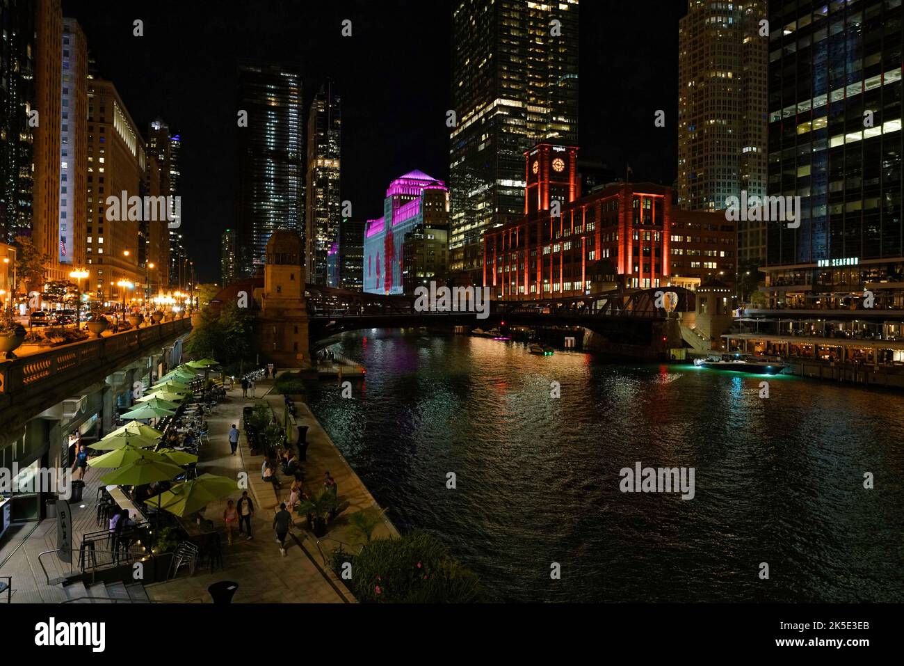 Chicago, USA - August 2022: Chicago River and Riverwalk illuminated at ...
