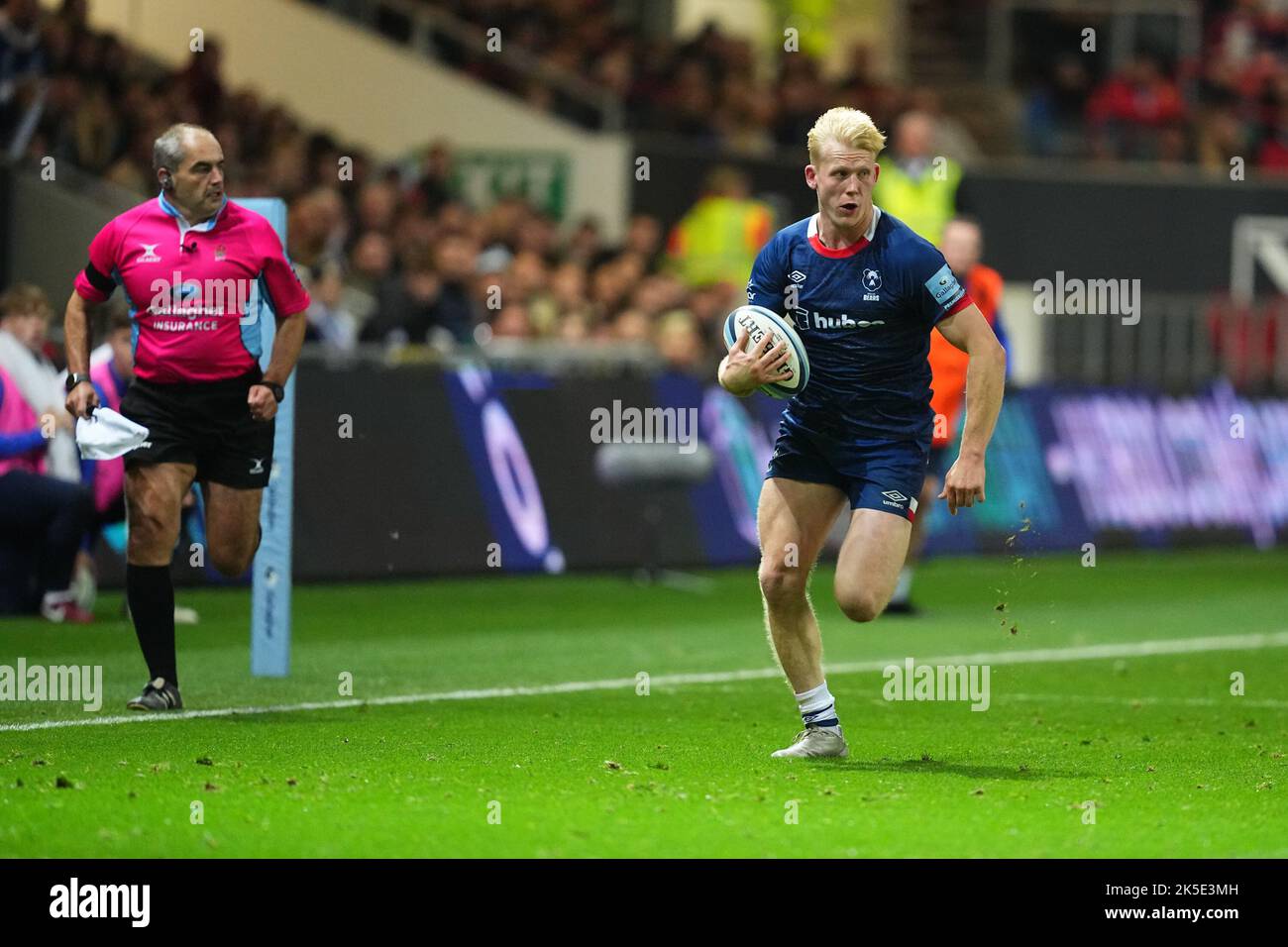 Toby Fricker of Bristol Bears makes a run up the wing during the ...