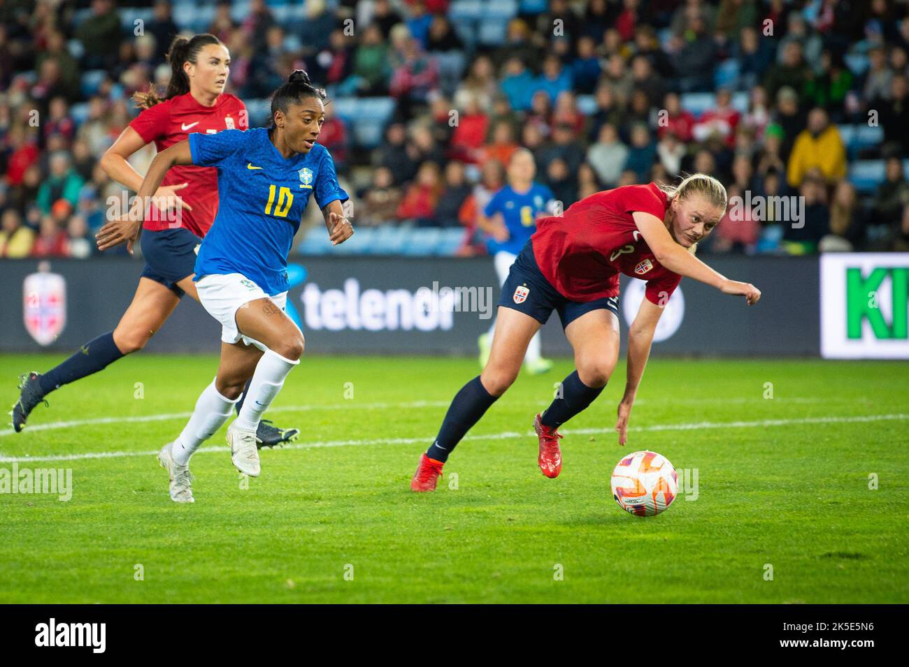 Oslo, Norway. 07th Oct, 2022. Kerolin (10) of Brazil and Mathilde Hauge ...