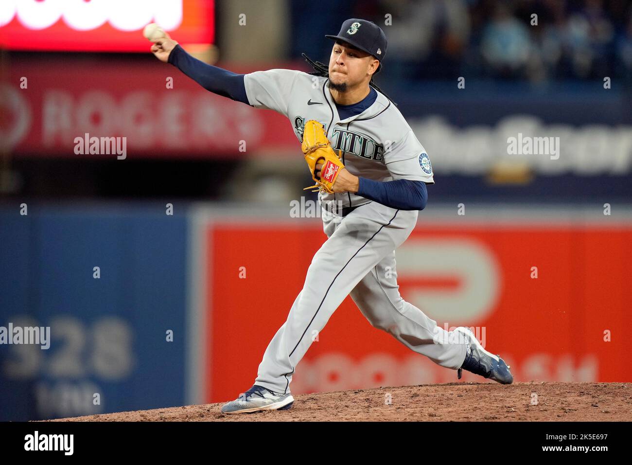 Toronto, Canada. 07th Oct, 2022. Seattle Mariners starting pitcher Luis ...