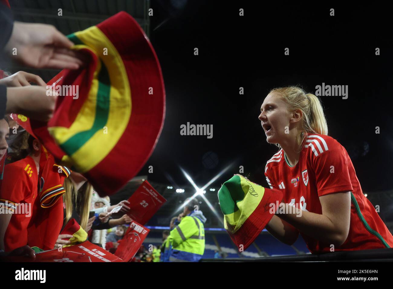 Welsh football fans women hi-res stock photography and images - Alamy