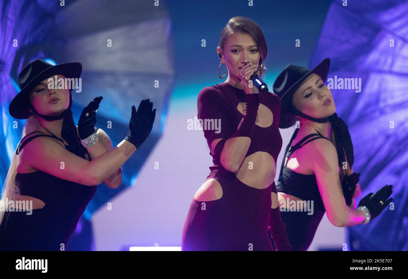 Leony singer hi-res stock photography and images - Alamy