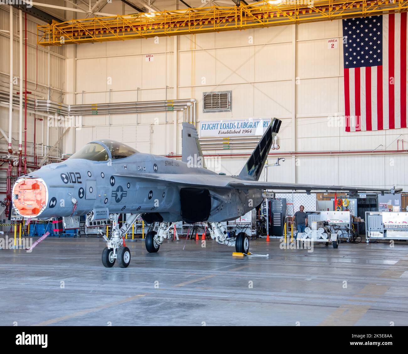 An F/A-18E Super Hornet from NAVAIR undergoes load calibration tests at ...