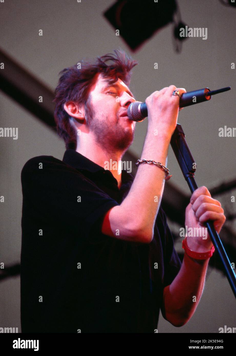 Irish singer Shane McGowan performing at the Guildford Folk & Bkues ...