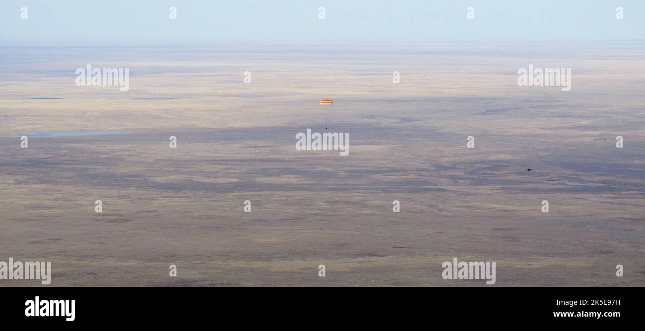 Expedition 66 landing hi-res stock photography and images - Alamy
