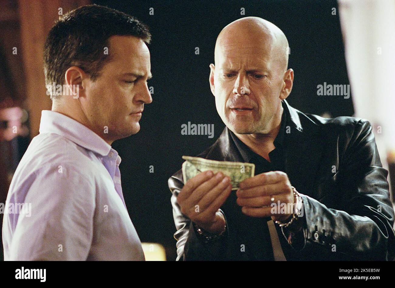MATTHEW PERRY, BRUCE WILLIS, THE WHOLE TEN YARDS, 2004 Stock Photo - Alamy