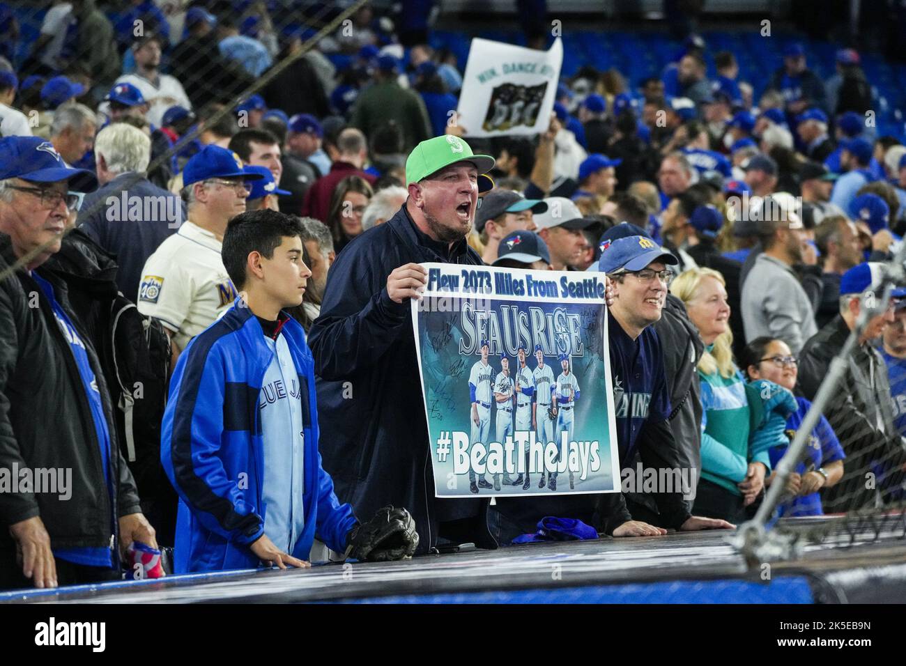 Toronto, Canada. 07th Oct, 2022. Seattle Mariners fans celebrate after ...