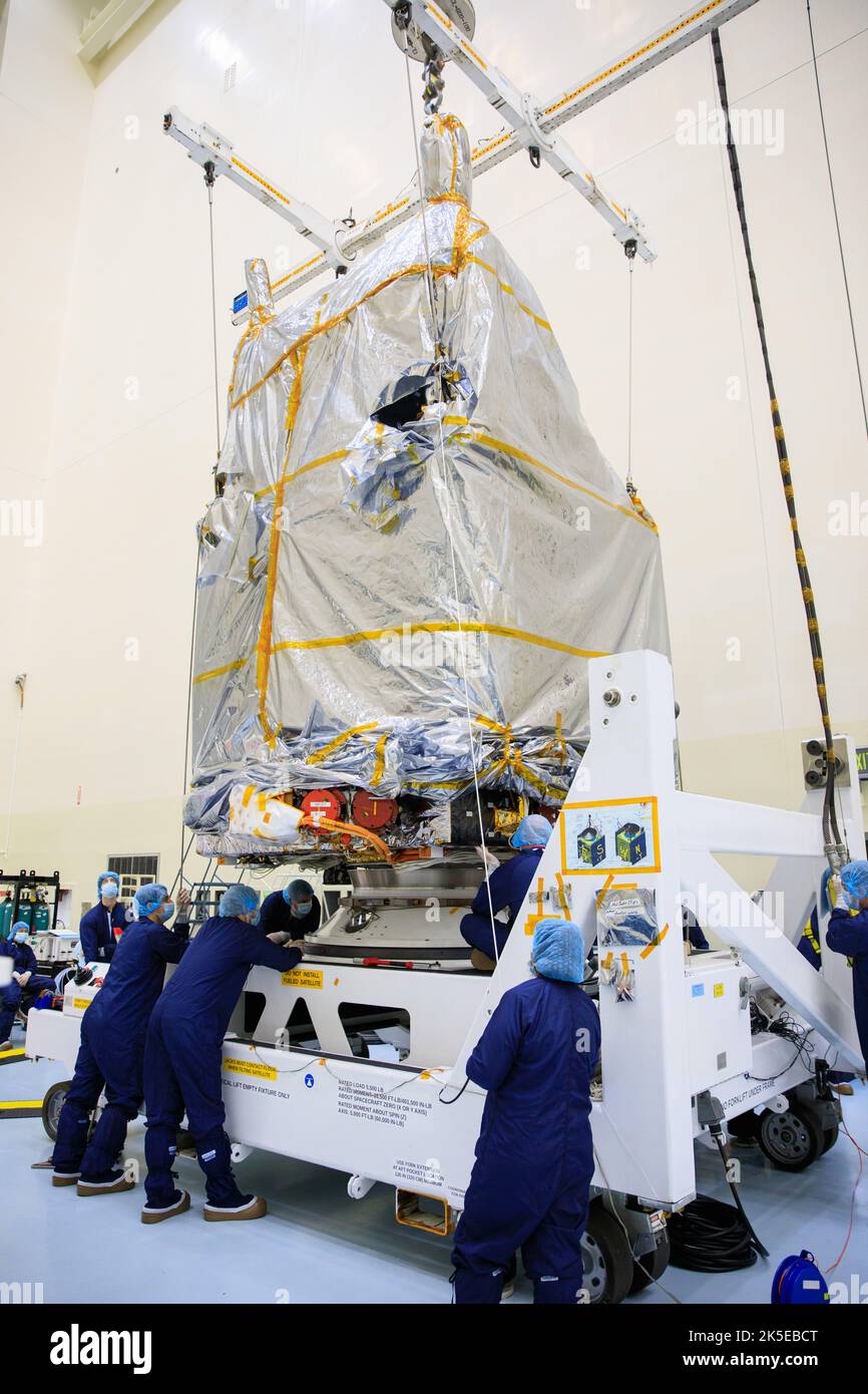 Inside the Payload Hazardous Servicing Facility (PHSF) at NASA's ...