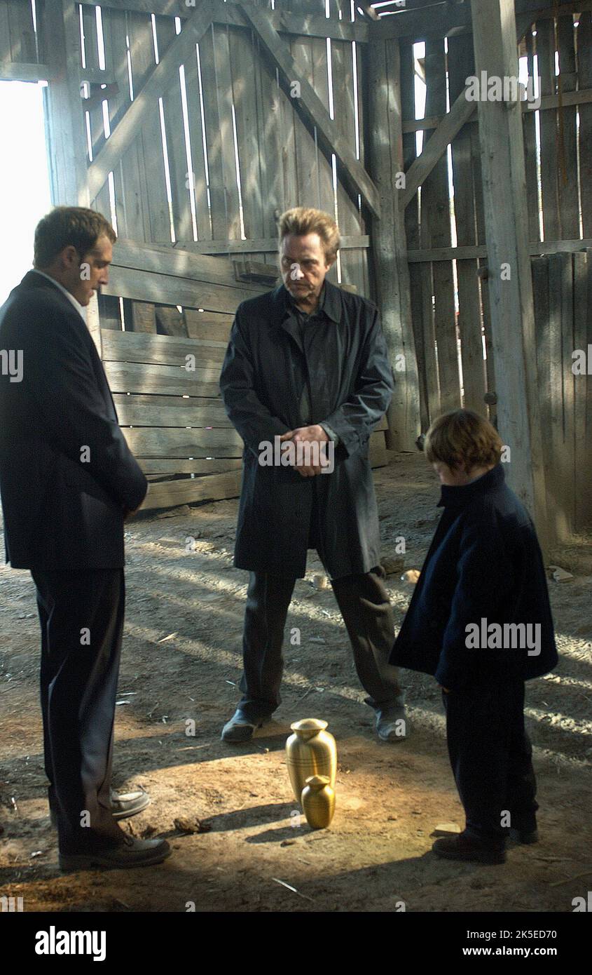 JOSH LUCAS, CHRISTOPHER WALKEN, JONAH BOBO, AROUND THE BEND, 2004 Stock ...
