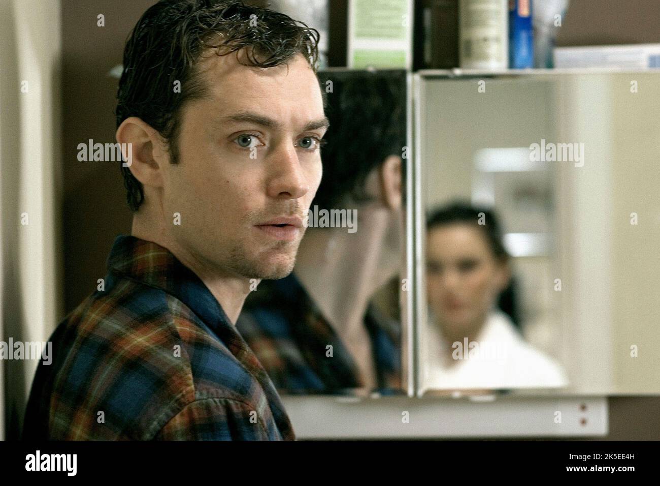 Jude law portrait 2004 hi-res stock photography and images - Alamy