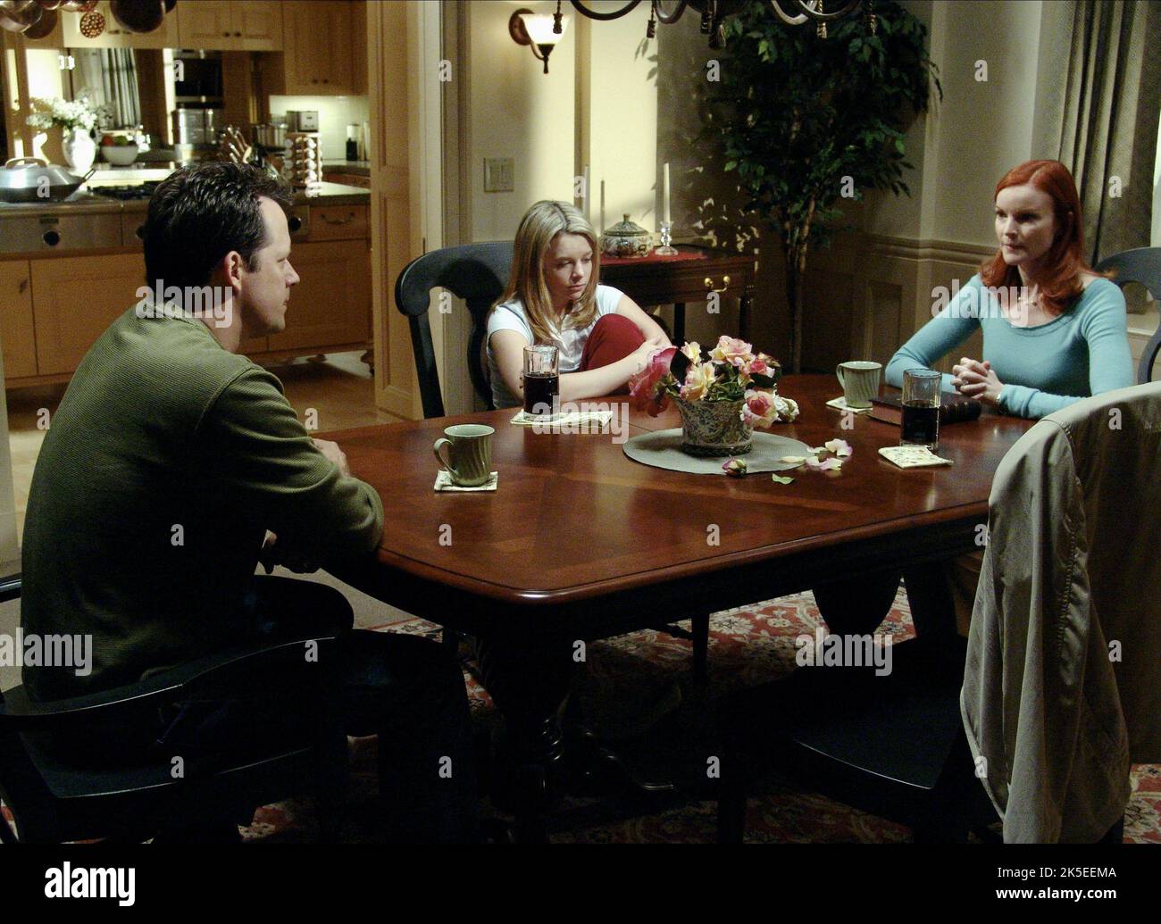 STEVEN CULP, JOY LAUREN, MARCIA CROSS, DESPERATE HOUSEWIVES, 2004 Stock ...