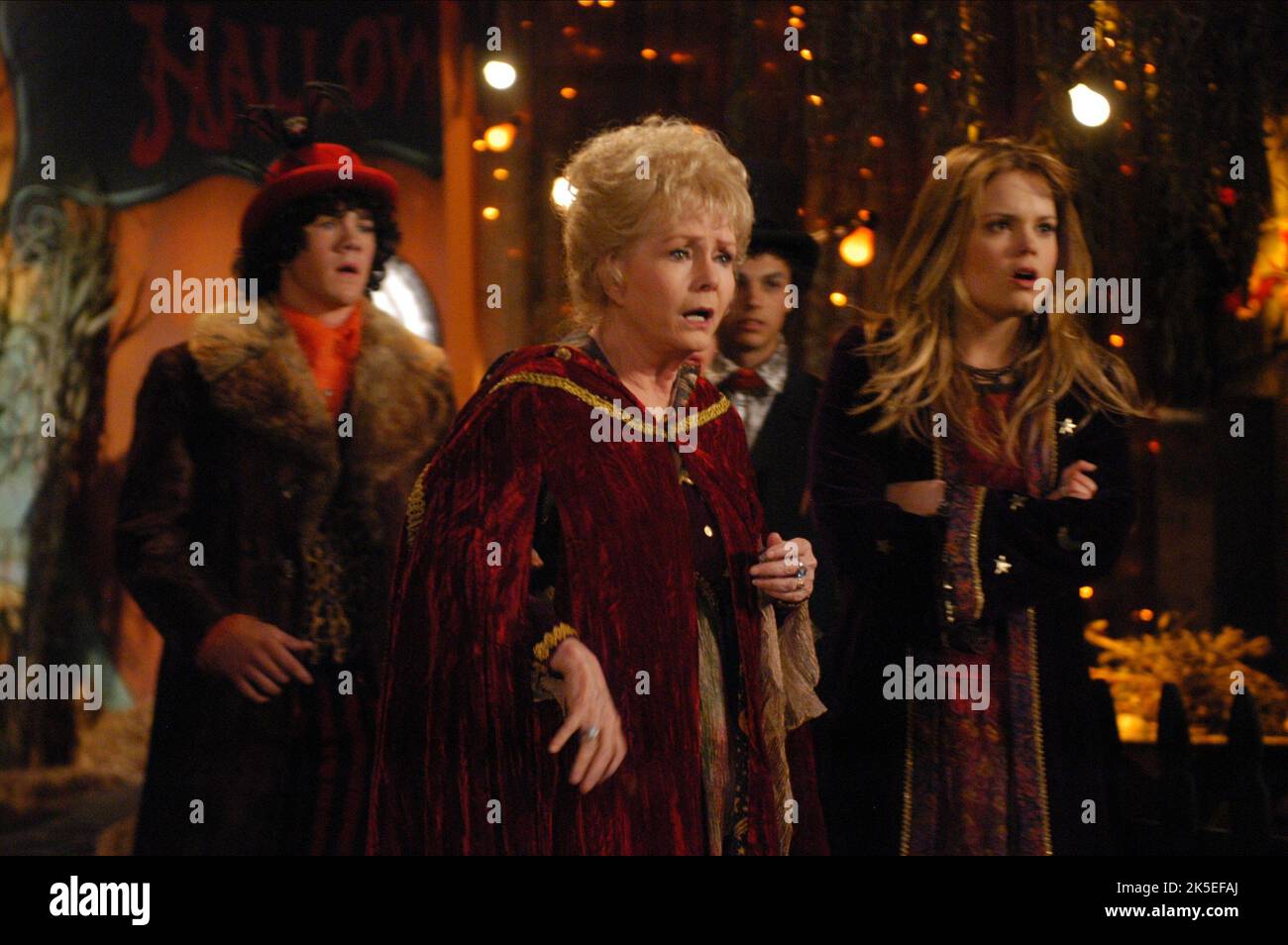 REYNOLDS,BROWN, HALLOWEENTOWN HIGH, 2004 Stock Photo - Alamy