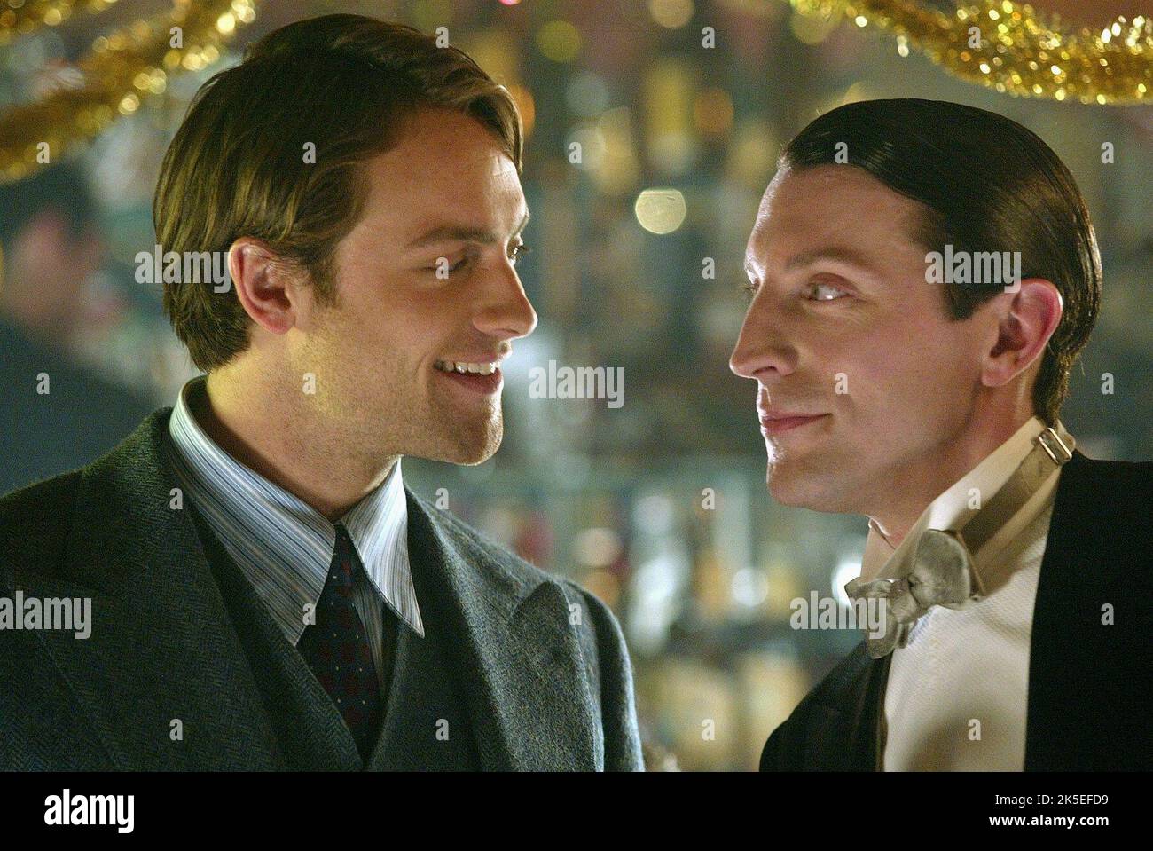 STUART TOWNSEND, HEAD IN THE CLOUDS, 2004 Stock Photo - Alamy