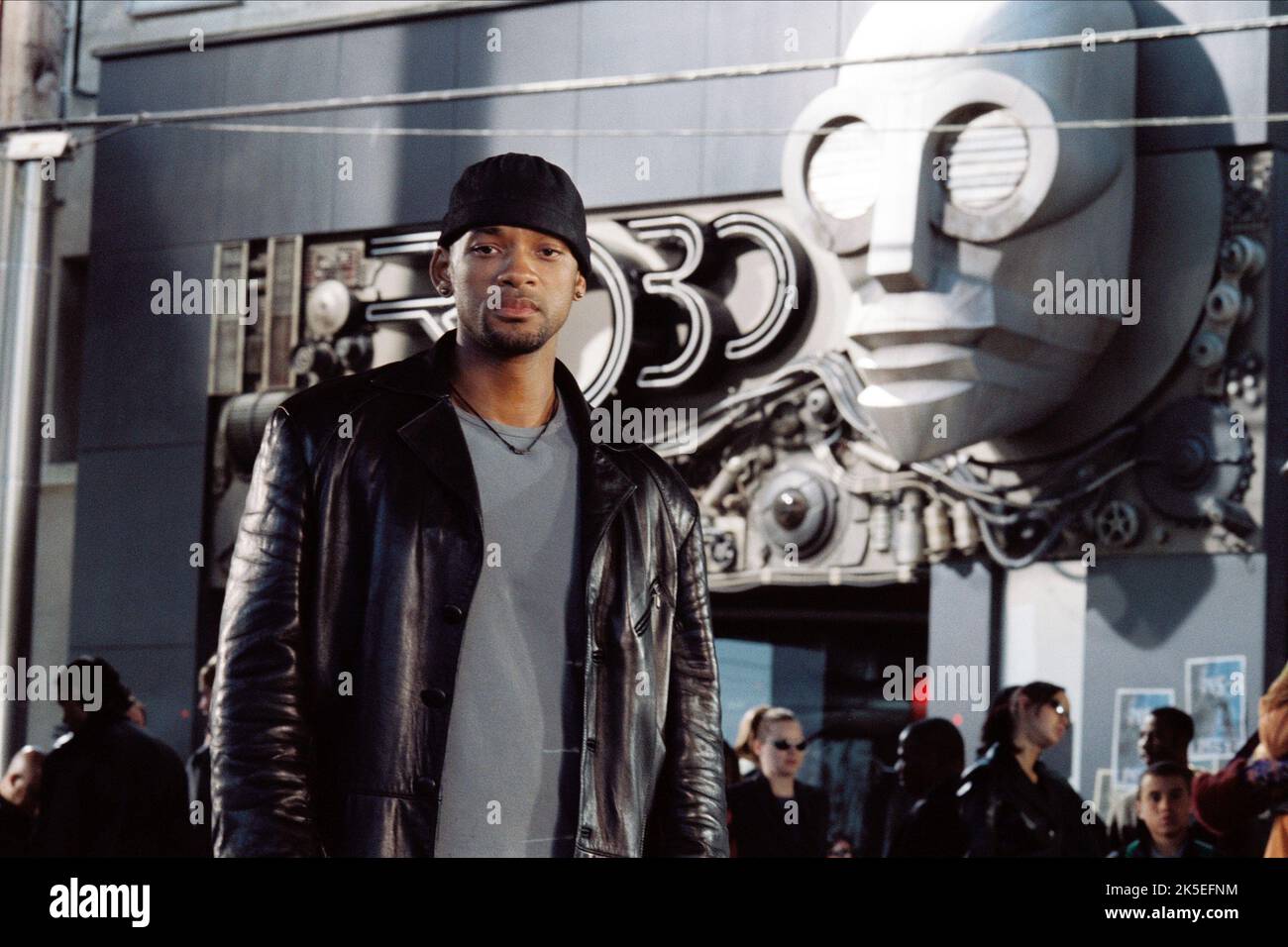 Robot de production hi-res stock photography and images - Alamy