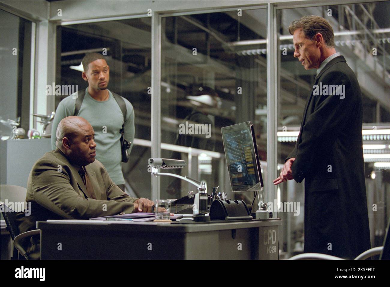 CHI MCBRIDE, WILL SMITH, BRUCE GREENWOOD, I ROBOT, 2004 Stock Photo - Alamy