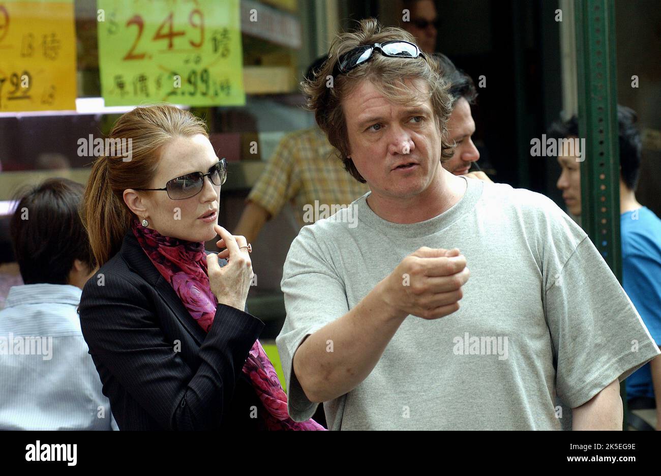 JULIANNE MOORE, PETER HOWITT, LAWS OF ATTRACTION, 2004 Stock Photo - Alamy
