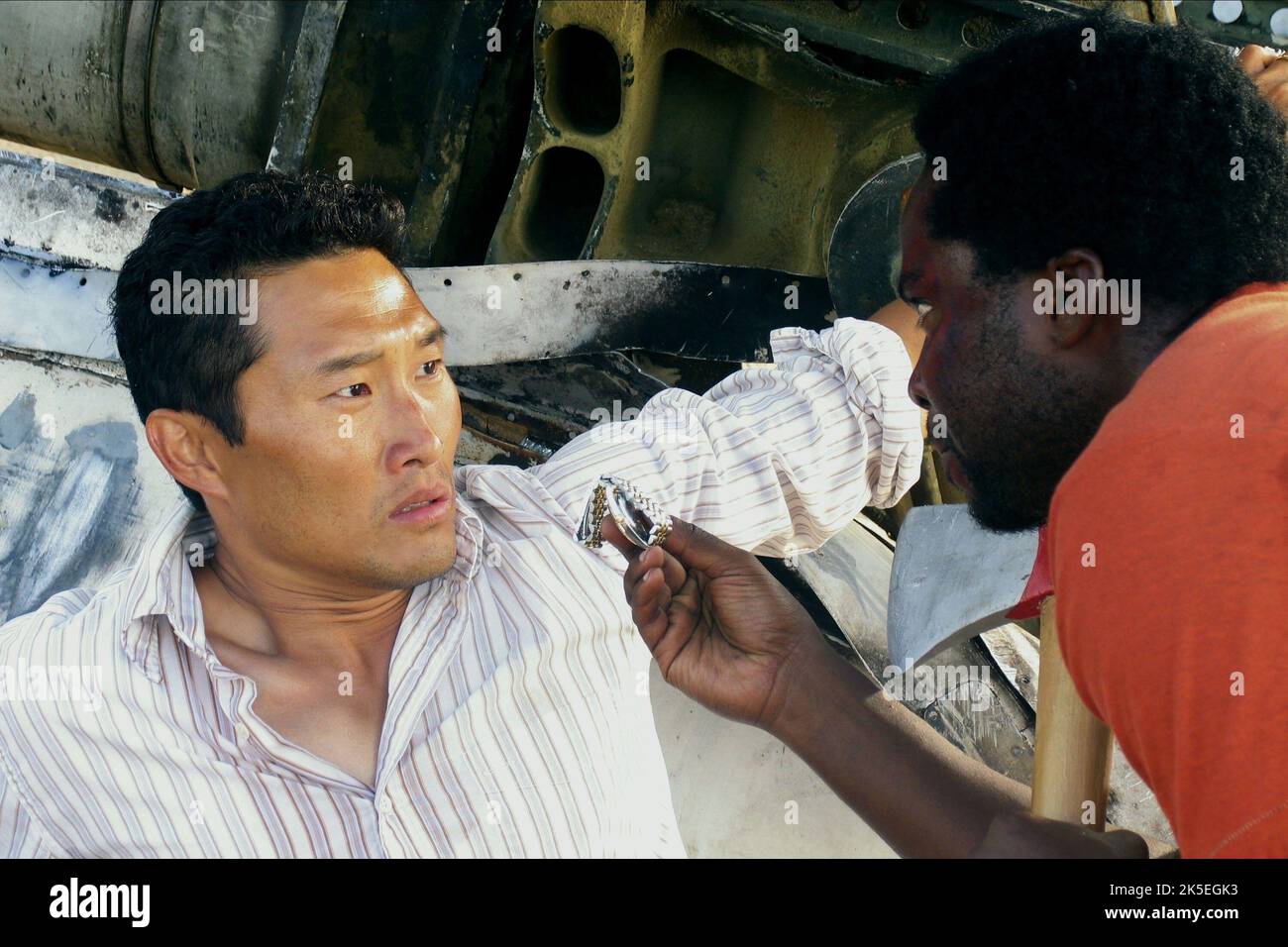 DANIEL DAE KIM, HAROLD PERRINEAU, LOST : SEASON 1, 2004 Stock Photo - Alamy