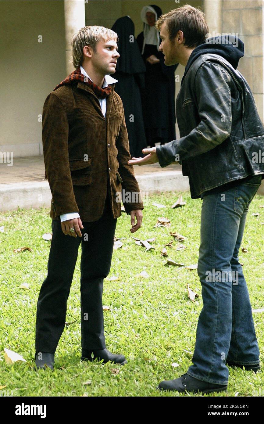 DOMINIC MONAGHAN, NEIL HOPKINS, LOST : SEASON 1, 2004 Stock Photo - Alamy
