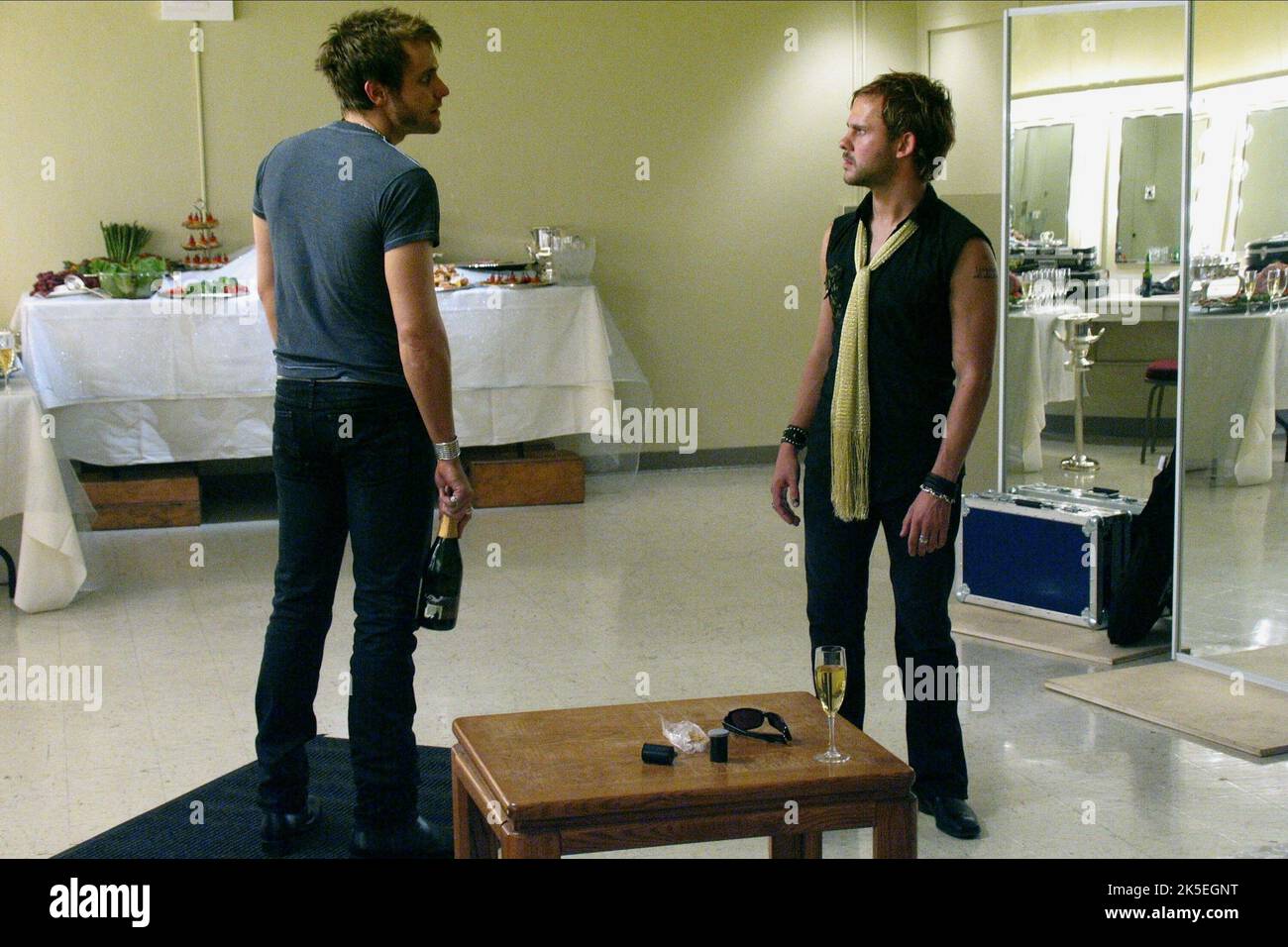 NEIL HOPKINS, DOMINIC MONAGHAN, LOST : SEASON 1, 2004 Stock Photo - Alamy