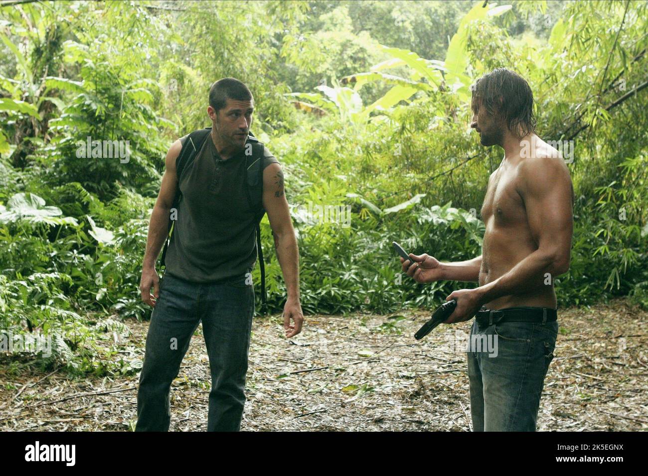 MATTHEW FOX, JOSH HOLLOWAY, LOST : SEASON 1, 2004 Stock Photo - Alamy