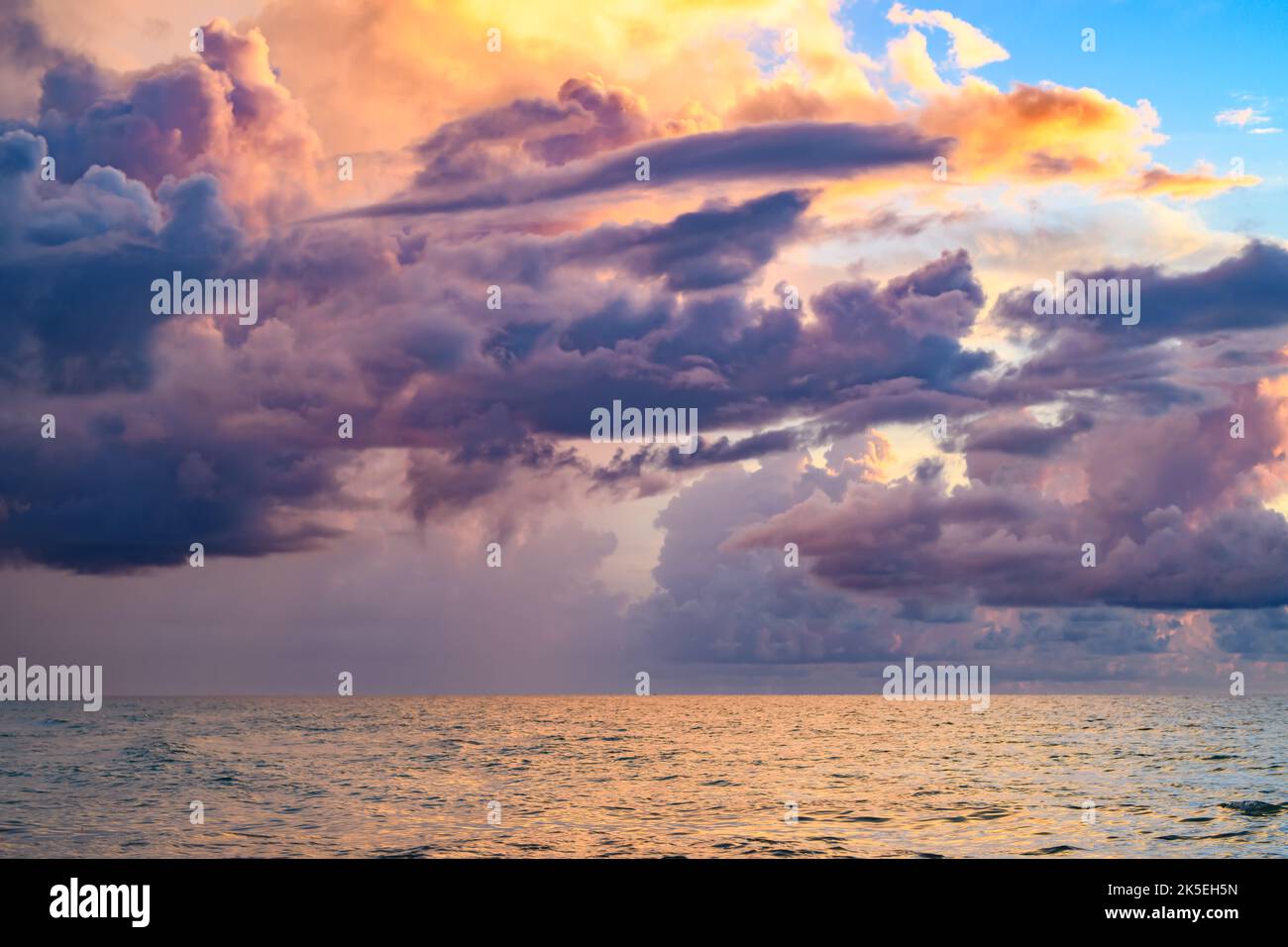 Sunset on tropical beach sea ocean with sunrise clouds. Banner for ...