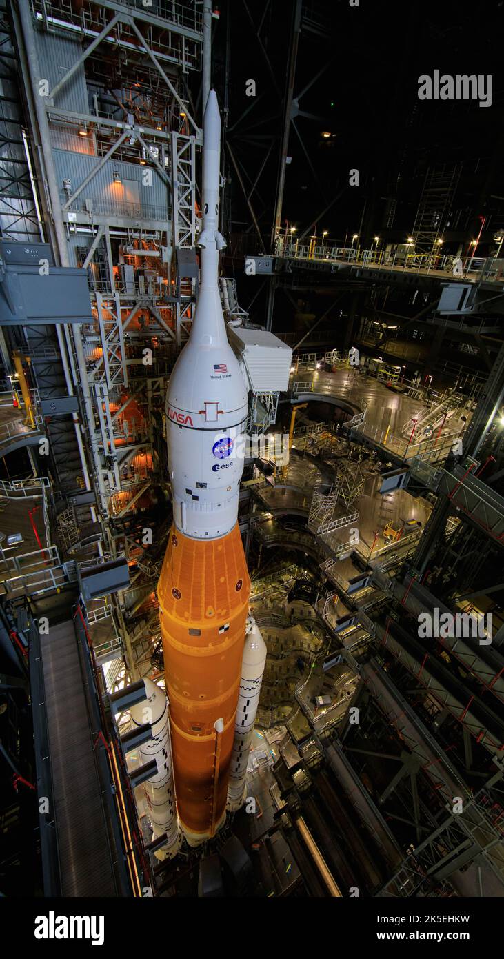 With all of the work platforms retracted, NASA’s Space Launch System ...