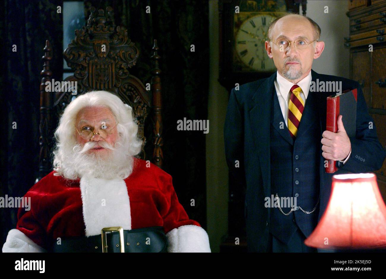 WHEELER,SHIMERMAN, SINGLE SANTA SEEKS MRS. CLAUS, 2004 Stock Photo - Alamy