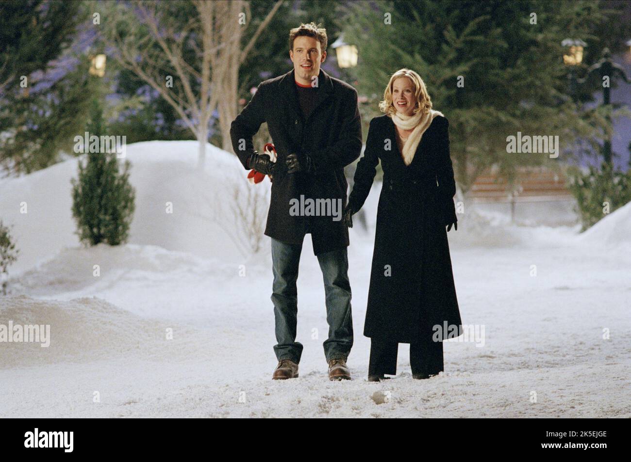 AFFLECK,APPLEGATE, SURVIVING CHRISTMAS, 2004 Stock Photo - Alamy