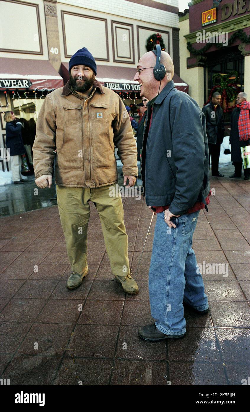 JAMES GANDOLFINI, MIKE MITCHELL, SURVIVING CHRISTMAS, 2004 Stock Photo ...