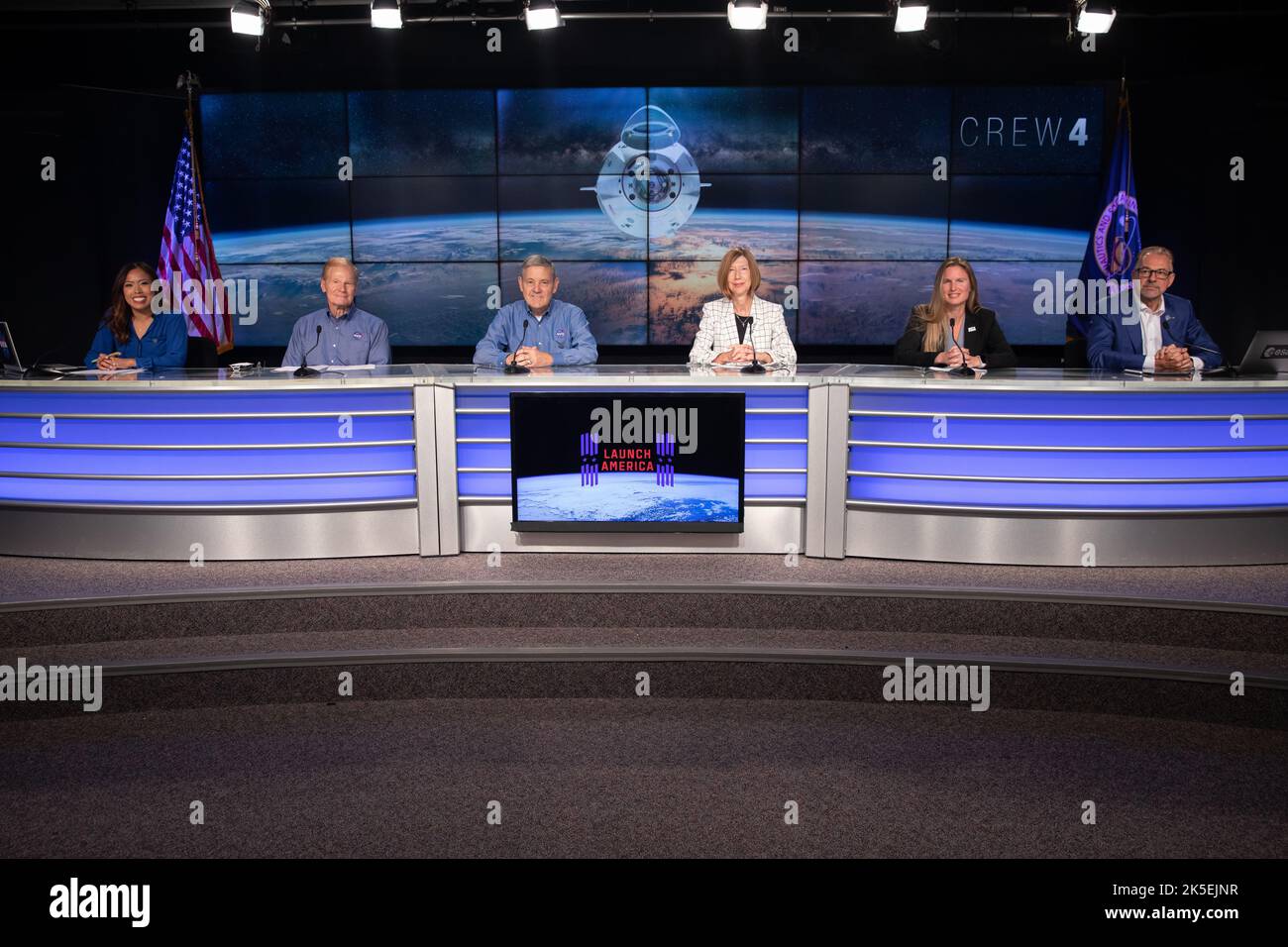 Nasa director of flight operations hi-res stock photography and images ...